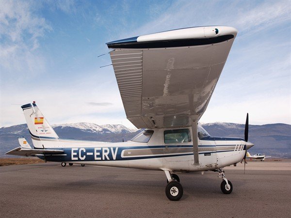 Cessna 152. Landing in Sabadell - Cockpit Video - Avsim.su